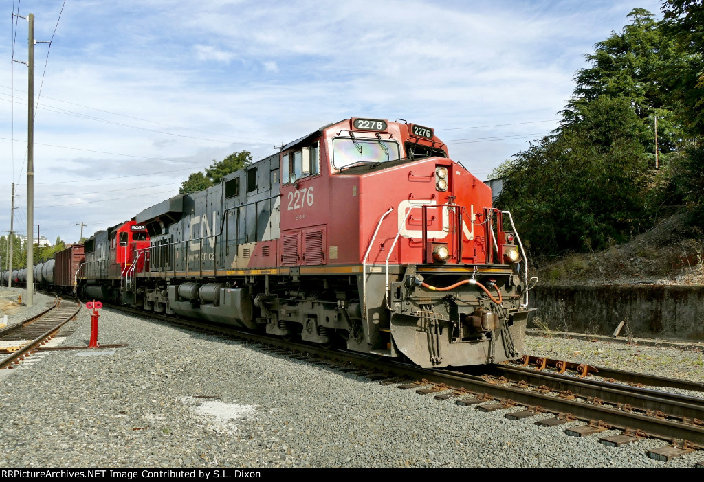 CN 2276 South oil train at Bayside